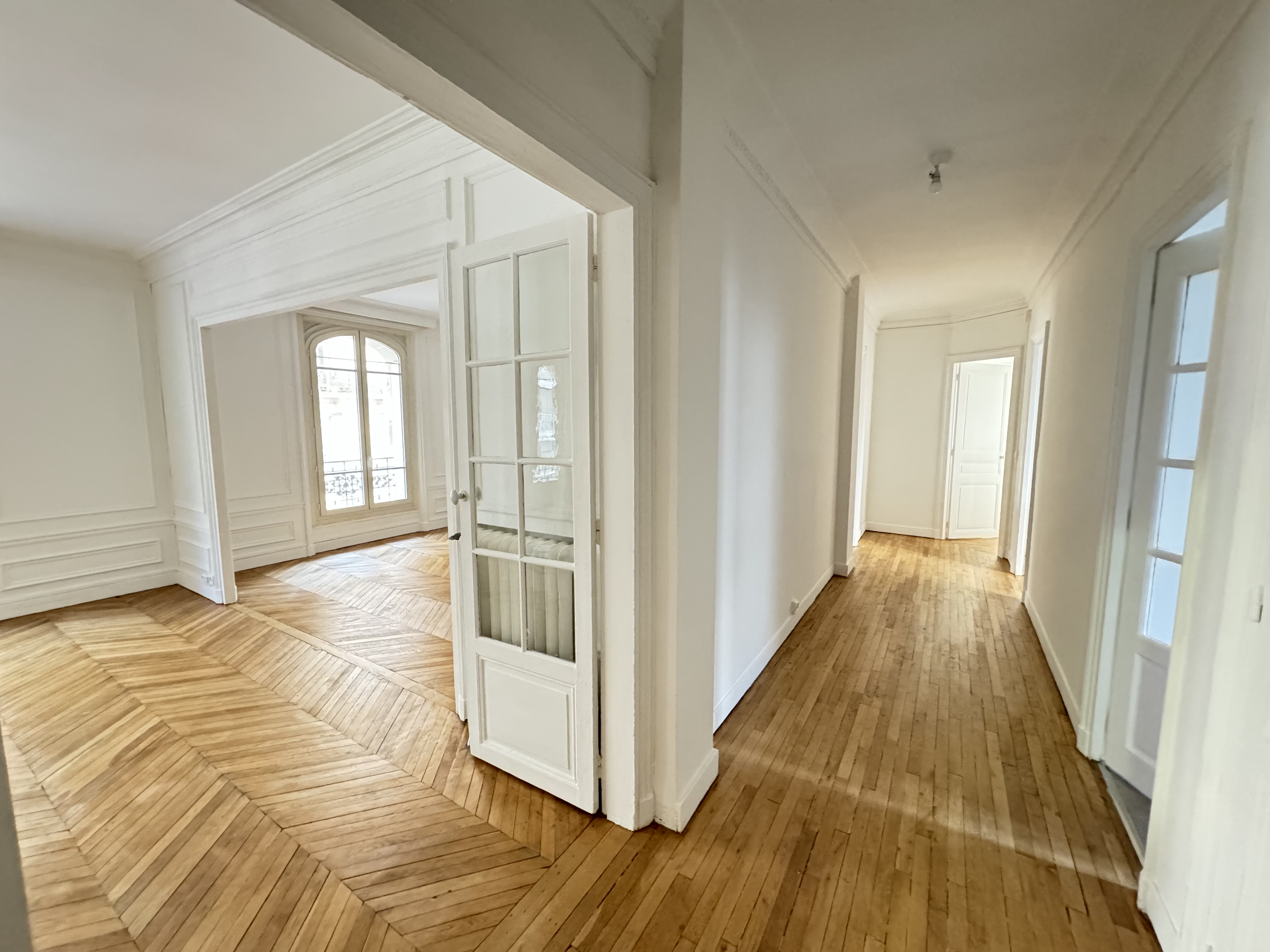Appartement intermédiaire PARIS 18EME à louer | in'li